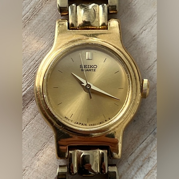 Seiko | Accessories | Seiko Ladies Watch Vintage Gold Tone Bracelet Case Dial Hands | Poshmark